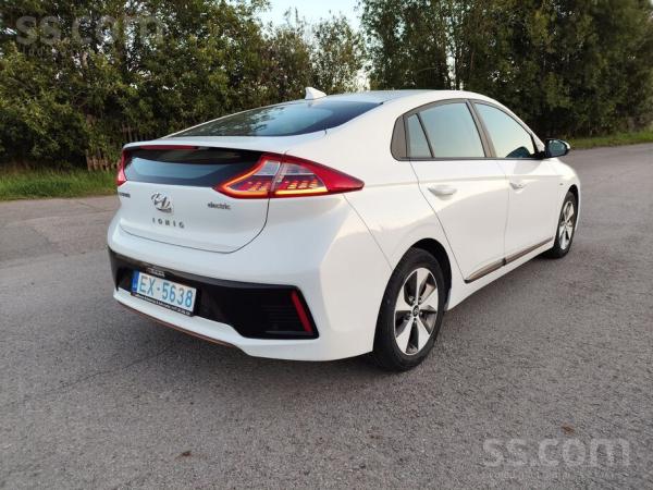 White Hyundai Ioniq 2018 in Jelgava, with an engine capacity of 0.00 L and mileage of 166 thousand km for 10900 €, photo 3 on AUTOMOTO.COM.LV