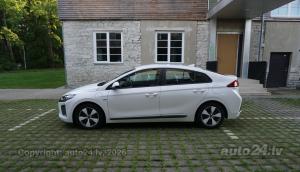 Balts Hyundai Ioniq 2018 Tallina, ar dzinēja tilpumu 1.60 L un nobraukumu 111 tūkst. km par 11990 €, foto 3 vietnē AUTOMOTO.COM.LV