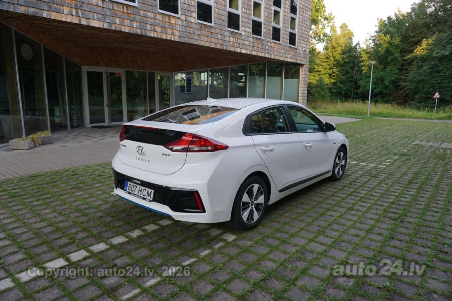 Balts Hyundai Ioniq 2018 Tallina, ar dzinēja tilpumu 1.60 L un nobraukumu 111 tūkst. km par 11990 €, foto 5 vietnē AUTOMOTO.COM.LV