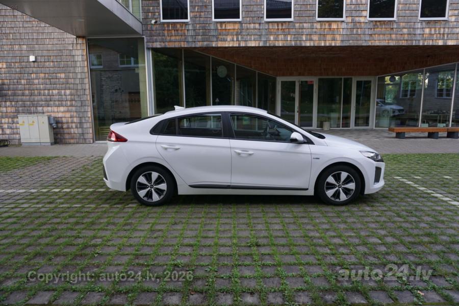Balts Hyundai Ioniq 2018 Tallina, ar dzinēja tilpumu 1.60 L un nobraukumu 111 tūkst. km par 11990 €, foto 6 vietnē AUTOMOTO.COM.LV