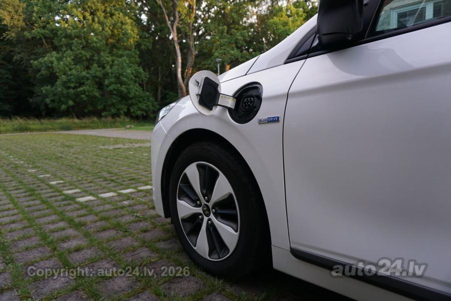 Balts Hyundai Ioniq 2018 Tallina, ar dzinēja tilpumu 1.60 L un nobraukumu 111 tūkst. km par 11990 €, foto 7 vietnē AUTOMOTO.COM.LV