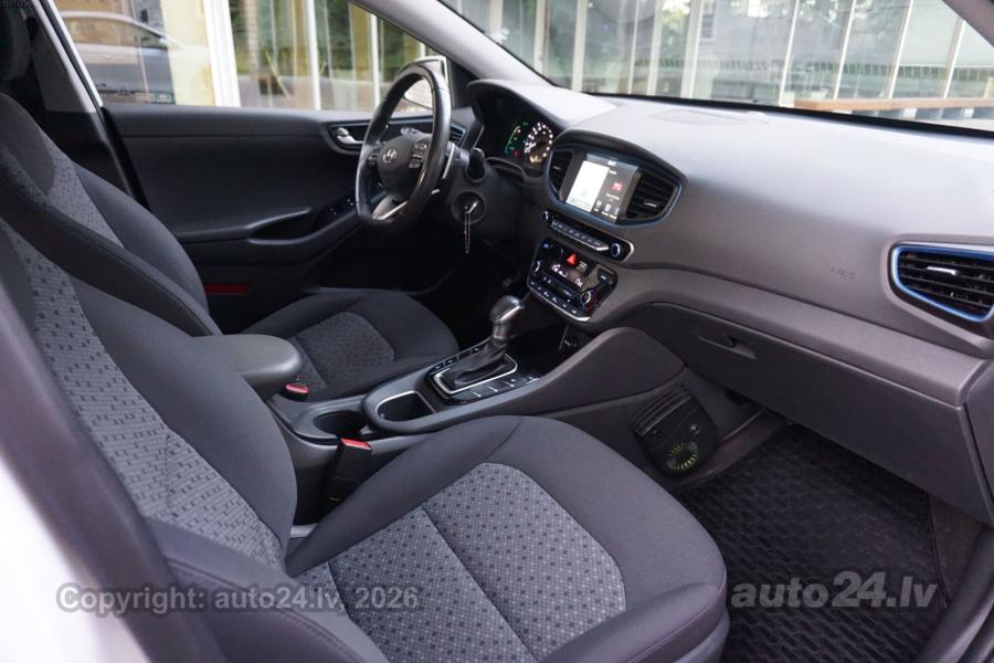 Balts Hyundai Ioniq 2018 Tallina, ar dzinēja tilpumu 1.60 L un nobraukumu 111 tūkst. km par 11990 €, foto 8 vietnē AUTOMOTO.COM.LV