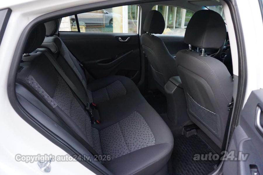 Balts Hyundai Ioniq 2018 Tallina, ar dzinēja tilpumu 1.60 L un nobraukumu 111 tūkst. km par 11990 €, foto 9 vietnē AUTOMOTO.COM.LV