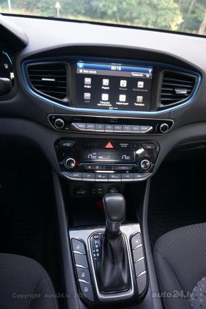 Balts Hyundai Ioniq 2018 Tallina, ar dzinēja tilpumu 1.60 L un nobraukumu 111 tūkst. km par 11990 €, foto 11 vietnē AUTOMOTO.COM.LV