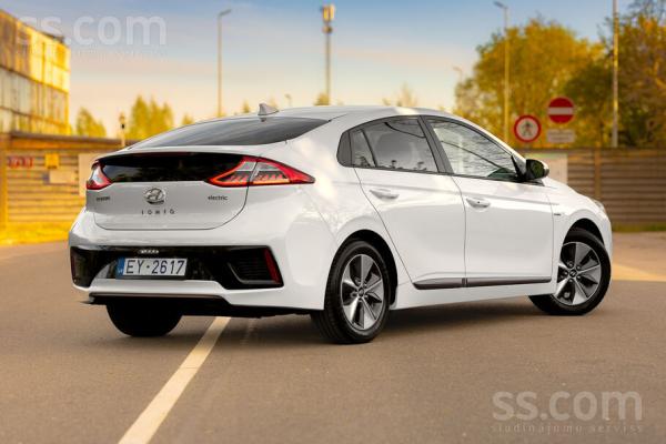 Balts Hyundai Ioniq 2019 Jelgava, ar dzinēja tilpumu 0.00 L un nobraukumu 0 tūkst. km par 34990 €, foto 3 vietnē AUTOMOTO.COM.LV