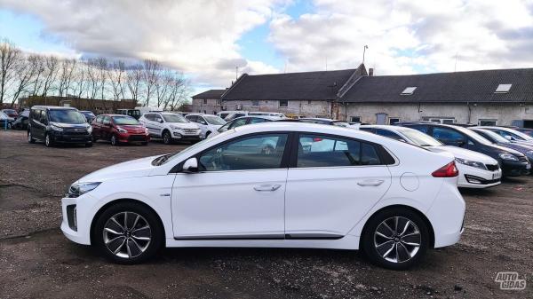 White Hyundai Ioniq 2019 in Klaipeda, with an engine capacity of 1.60 L and mileage of 164 thousand km for 12690 €, photo 7 on AUTOMOTO.COM.LV