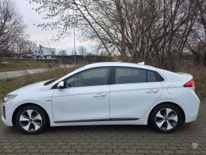 White Hyundai Ioniq 2019 in Klaipeda, with an engine capacity of 0.00 L and mileage of 209 thousand km for 8500 €, photo 5 on AUTOMOTO.COM.LV