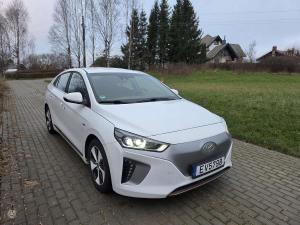White Hyundai Ioniq 2019 in Klaipeda, with an engine capacity of 0.00 L and mileage of 209 thousand km for 8500 €, photo 6 on AUTOMOTO.COM.LV