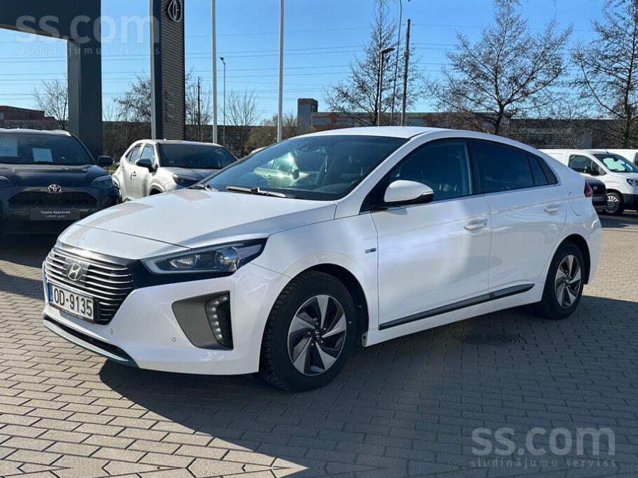 Balts Hyundai Ioniq 2019 Liepāja, ar dzinēja tilpumu 1.60 L un nobraukumu 217 tūkst. km par 10900 €, foto 1 vietnē AUTOMOTO.COM.LV