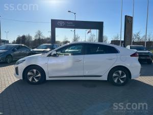 Balts Hyundai Ioniq 2019 Liepāja, ar dzinēja tilpumu 1.60 L un nobraukumu 217 tūkst. km par 10900 €, foto 3 vietnē AUTOMOTO.COM.LV