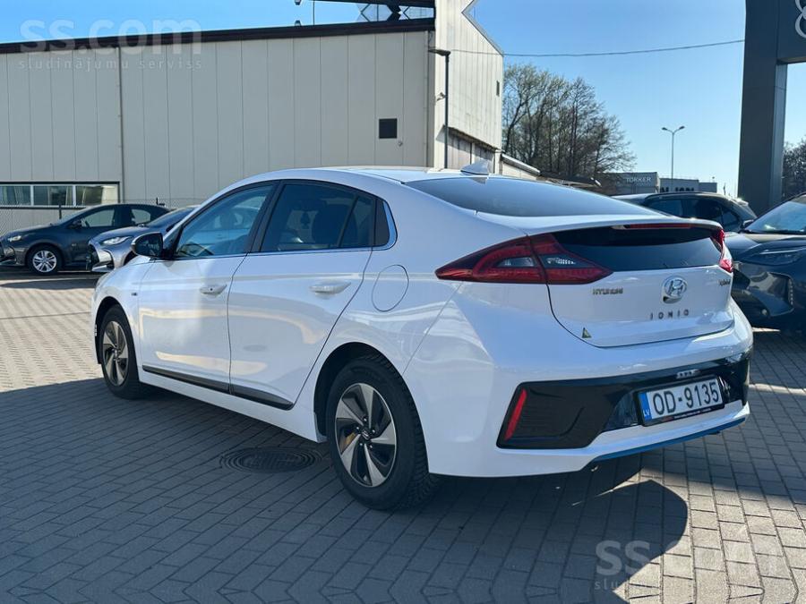 Balts Hyundai Ioniq 2019 Liepāja, ar dzinēja tilpumu 1.60 L un nobraukumu 217 tūkst. km par 10900 €, foto 4 vietnē AUTOMOTO.COM.LV