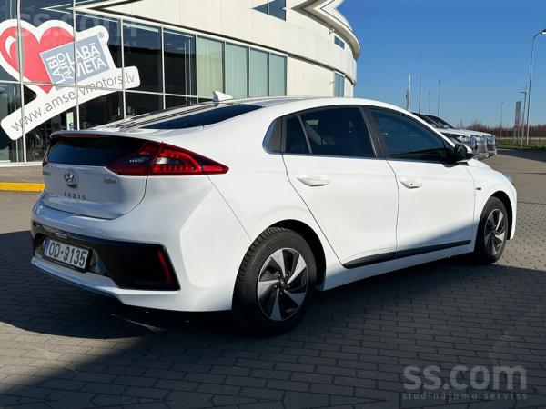 White Hyundai Ioniq 2019 in Liepaja, with an engine capacity of 1.60 L and mileage of 217 thousand km for 10900 €, photo 6 on AUTOMOTO.COM.LV