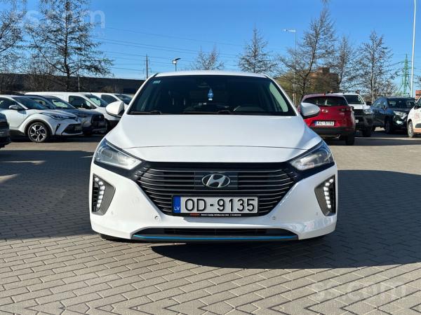 White Hyundai Ioniq 2019 in Liepaja, with an engine capacity of 1.60 L and mileage of 217 thousand km for 10900 €, photo 7 on AUTOMOTO.COM.LV