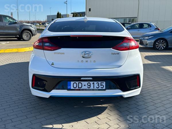 White Hyundai Ioniq 2019 in Liepaja, with an engine capacity of 1.60 L and mileage of 217 thousand km for 10900 €, photo 8 on AUTOMOTO.COM.LV