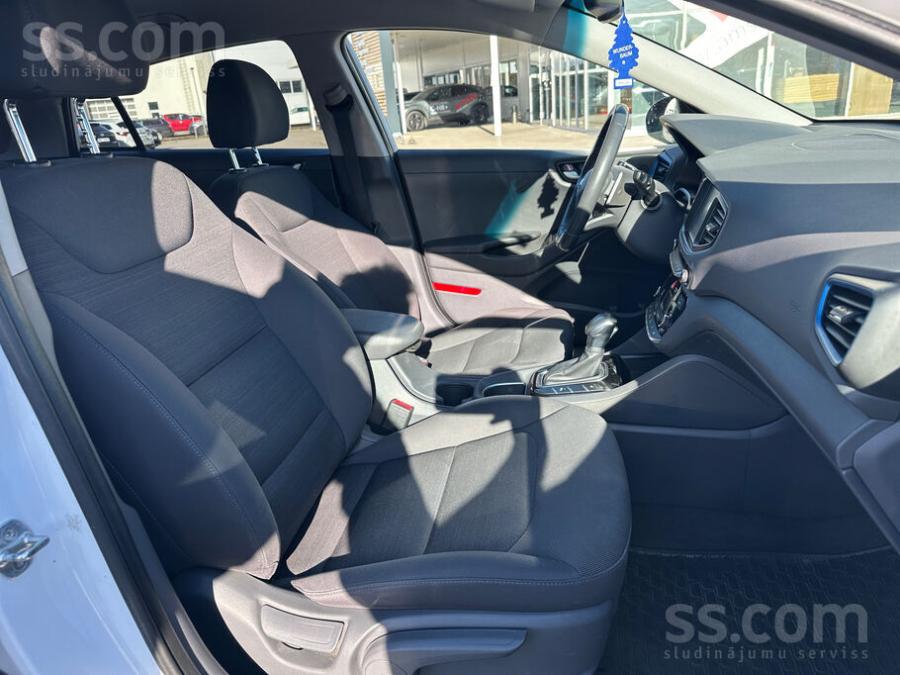 Balts Hyundai Ioniq 2019 Liepāja, ar dzinēja tilpumu 1.60 L un nobraukumu 217 tūkst. km par 10900 €, foto 19 vietnē AUTOMOTO.COM.LV