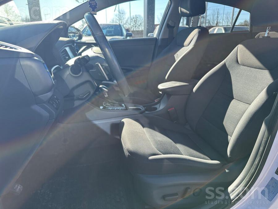 Balts Hyundai Ioniq 2019 Liepāja, ar dzinēja tilpumu 1.60 L un nobraukumu 217 tūkst. km par 10900 €, foto 21 vietnē AUTOMOTO.COM.LV