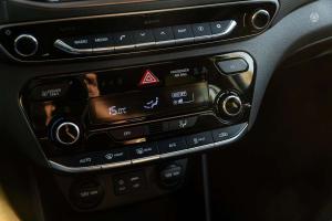 Balts Hyundai Ioniq 2019 Viļņa, ar dzinēja tilpumu 0.00 L un nobraukumu 108 tūkst. km par 10999 €, foto 9 vietnē AUTOMOTO.COM.LV