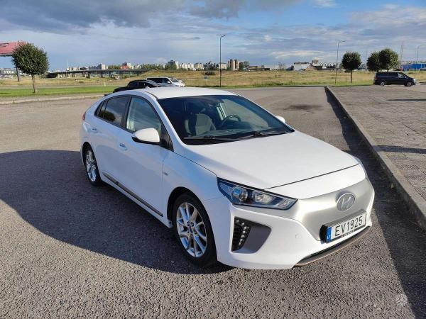 Balts Hyundai Ioniq 2019 Kauņa, ar dzinēja tilpumu 0.00 L un nobraukumu 135 tūkst. km par 9800 €, foto 1 vietnē AUTOMOTO.COM.LV