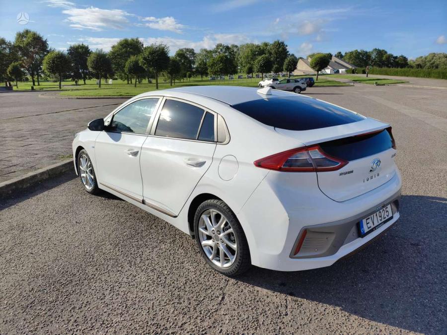 White Hyundai Ioniq 2019 in Kaunas, with an engine capacity of 0.00 L and mileage of 135 thousand km for 9800 €, photo 4 on AUTOMOTO.COM.LV