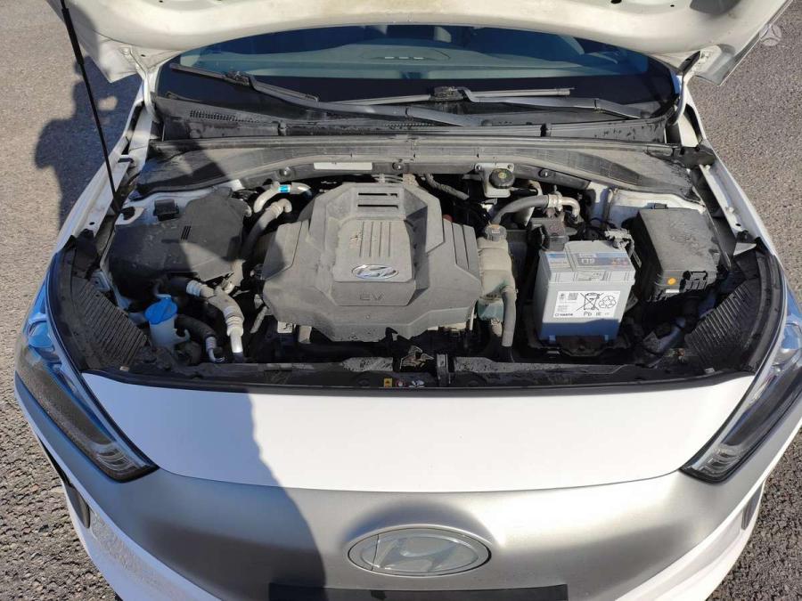 White Hyundai Ioniq 2019 in Kaunas, with an engine capacity of 0.00 L and mileage of 135 thousand km for 9800 €, photo 6 on AUTOMOTO.COM.LV