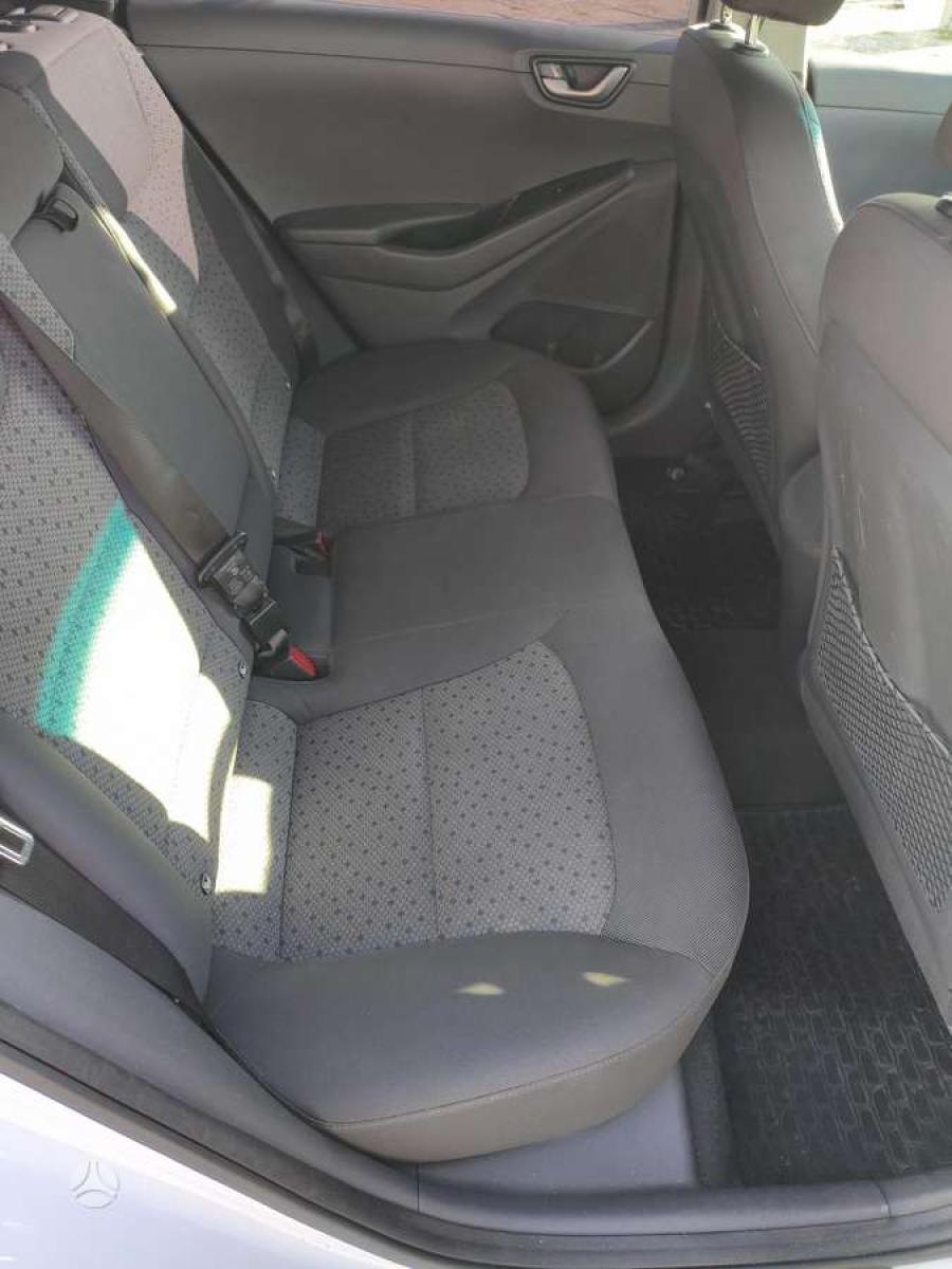 White Hyundai Ioniq 2019 in Kaunas, with an engine capacity of 0.00 L and mileage of 135 thousand km for 9800 €, photo 8 on AUTOMOTO.COM.LV
