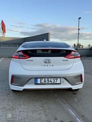 White Hyundai Ioniq 2019 in Vilnius, with an engine capacity of 0.00 L and mileage of 126 thousand km for 9500 €, photo 4 on AUTOMOTO.COM.LV