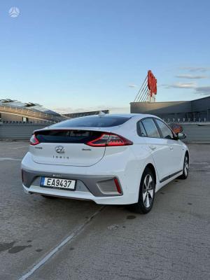 White Hyundai Ioniq 2019 in Vilnius, with an engine capacity of 0.00 L and mileage of 126 thousand km for 9500 €, photo 5 on AUTOMOTO.COM.LV