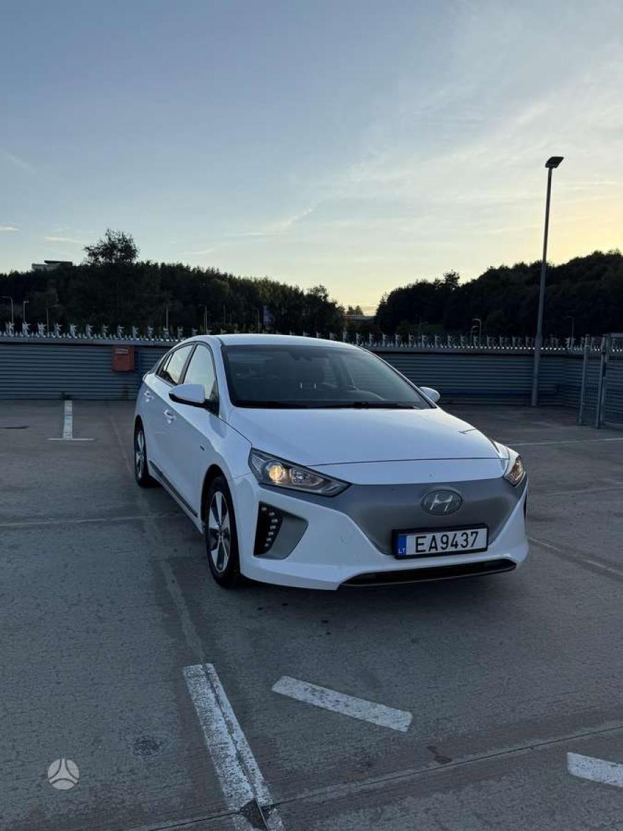 White Hyundai Ioniq 2019 in Vilnius, with an engine capacity of 0.00 L and mileage of 126 thousand km for 9500 €, photo 6 on AUTOMOTO.COM.LV