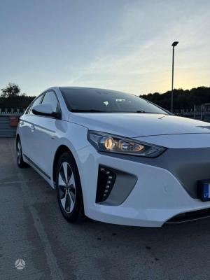 White Hyundai Ioniq 2019 in Vilnius, with an engine capacity of 0.00 L and mileage of 126 thousand km for 9500 €, photo 8 on AUTOMOTO.COM.LV