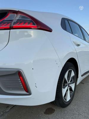 White Hyundai Ioniq 2019 in Vilnius, with an engine capacity of 0.00 L and mileage of 126 thousand km for 9500 €, photo 9 on AUTOMOTO.COM.LV