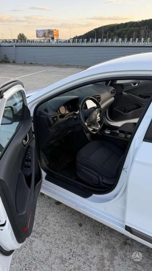 White Hyundai Ioniq 2019 in Vilnius, with an engine capacity of 0.00 L and mileage of 126 thousand km for 9500 €, photo 10 on AUTOMOTO.COM.LV