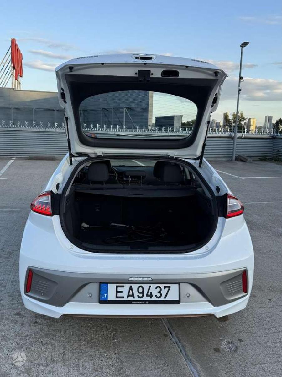 White Hyundai Ioniq 2019 in Vilnius, with an engine capacity of 0.00 L and mileage of 126 thousand km for 9500 €, photo 16 on AUTOMOTO.COM.LV