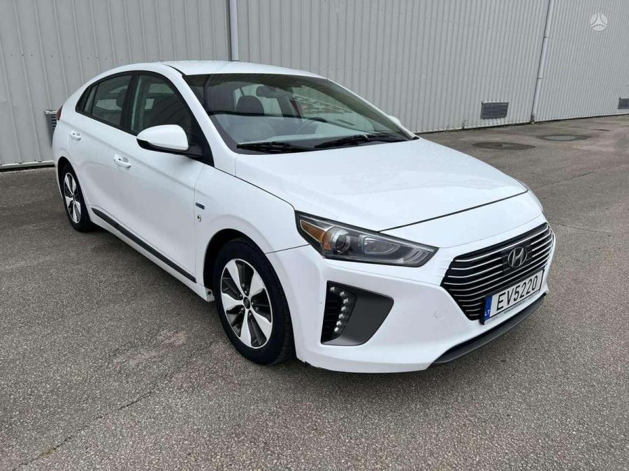 White Hyundai Ioniq 2019 in Panevezys, with an engine capacity of 1.58 L and mileage of 147 thousand km for 9950 €, photo 1 on AUTOMOTO.COM.LV