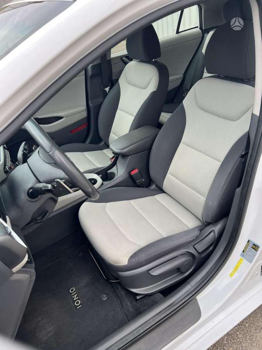 White Hyundai Ioniq 2019 in Panevezys, with an engine capacity of 1.58 L and mileage of 147 thousand km for 9950 €, photo 7 on AUTOMOTO.COM.LV