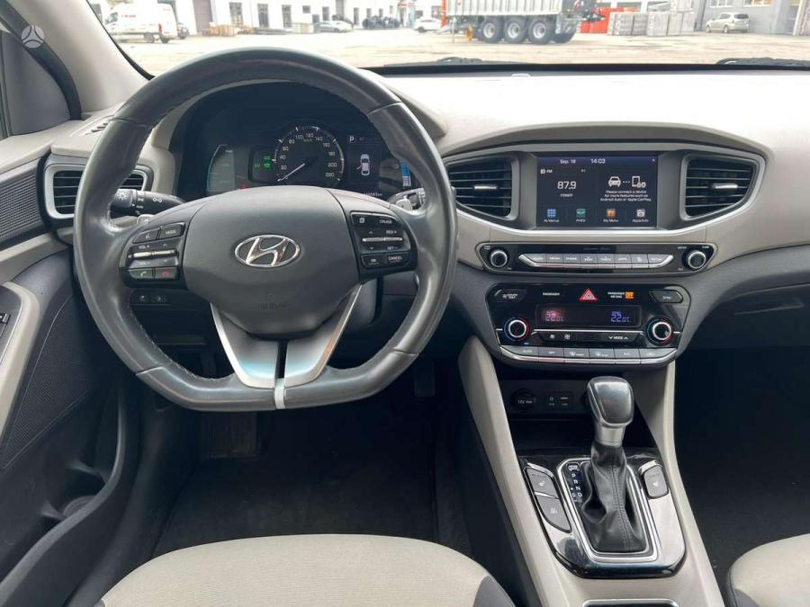 White Hyundai Ioniq 2019 in Panevezys, with an engine capacity of 1.58 L and mileage of 147 thousand km for 9950 €, photo 8 on AUTOMOTO.COM.LV