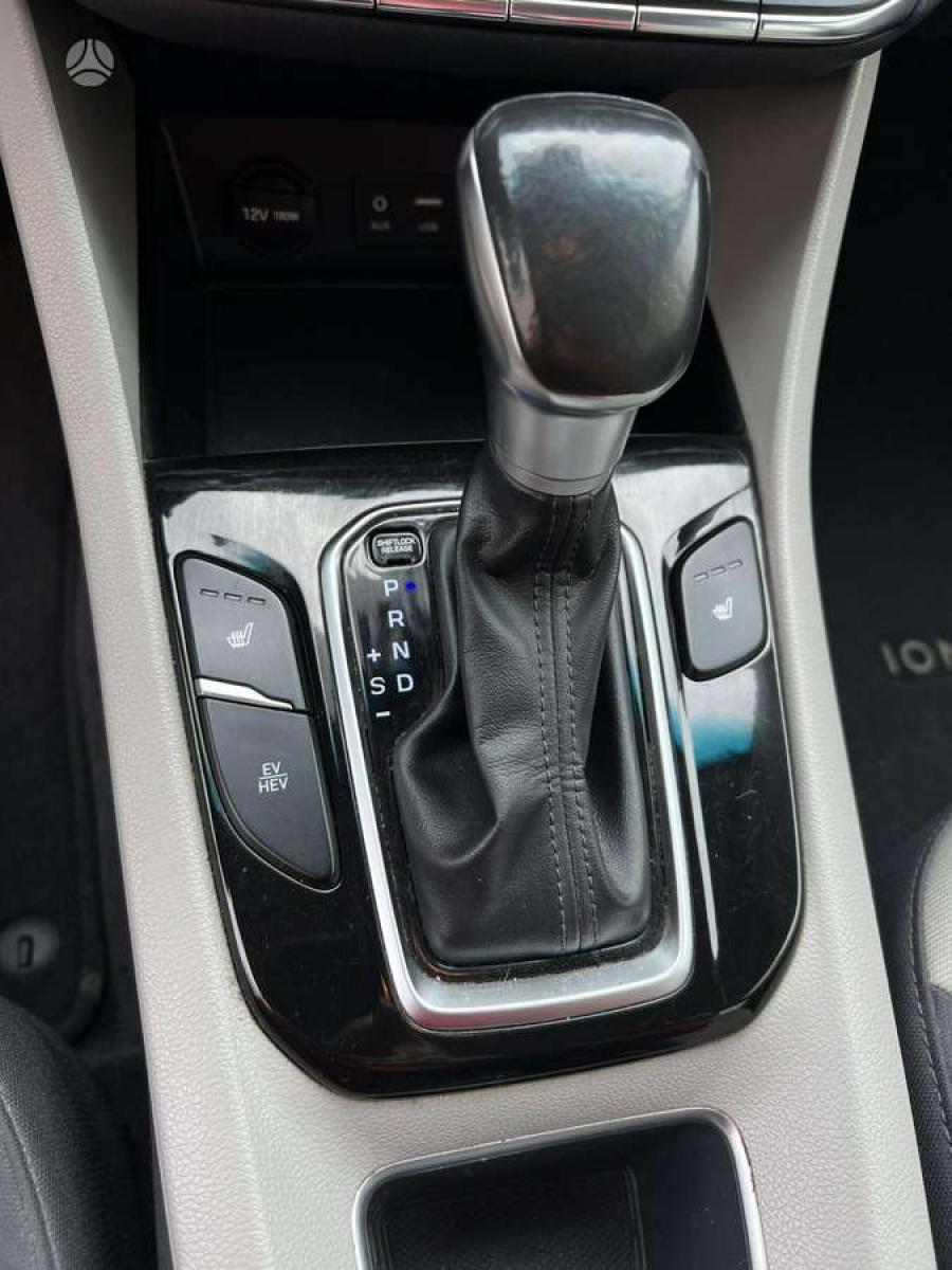 White Hyundai Ioniq 2019 in Panevezys, with an engine capacity of 1.58 L and mileage of 147 thousand km for 9950 €, photo 10 on AUTOMOTO.COM.LV