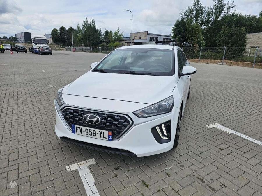 Белый Хендай Ioniq 2020 в Таураге, объемом двигателя 1.60 л и пробегом 297 тыс. км за 9800 €, фото 1 на AUTOMOTO.COM.LV