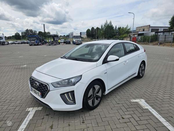 Белый Хендай Ioniq 2020 в Таураге, объемом двигателя 1.60 л и пробегом 297 тыс. км за 9800 €, фото 3 на AUTOMOTO.COM.LV