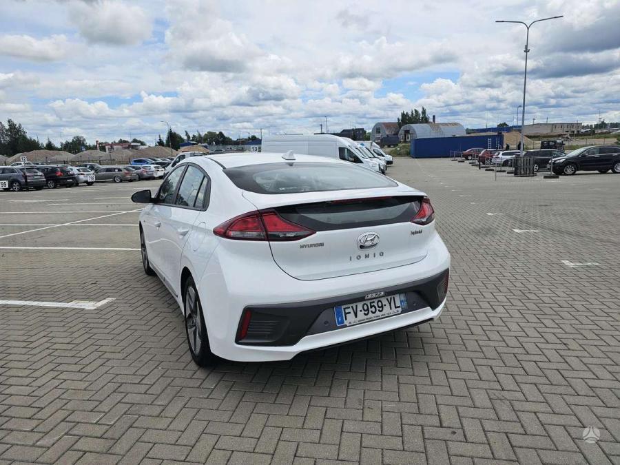 Белый Хендай Ioniq 2020 в Таураге, объемом двигателя 1.60 л и пробегом 297 тыс. км за 9800 €, фото 10 на AUTOMOTO.COM.LV