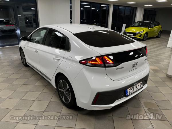 Balts Hyundai Ioniq 2020 Kuresāre, ar dzinēja tilpumu 1.60 L un nobraukumu 90 tūkst. km par 15900 €, foto 4 vietnē AUTOMOTO.COM.LV