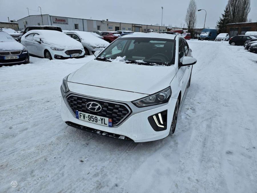 White Hyundai Ioniq 2020 in Taurage, with an engine capacity of 1.60 L and mileage of 297 thousand km for 9400 €, photo 1 on AUTOMOTO.COM.LV