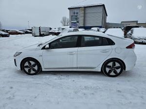 White Hyundai Ioniq 2020 in Taurage, with an engine capacity of 1.60 L and mileage of 297 thousand km for 9400 €, photo 3 on AUTOMOTO.COM.LV