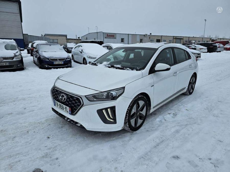 White Hyundai Ioniq 2020 in Taurage, with an engine capacity of 1.60 L and mileage of 297 thousand km for 9400 €, photo 4 on AUTOMOTO.COM.LV