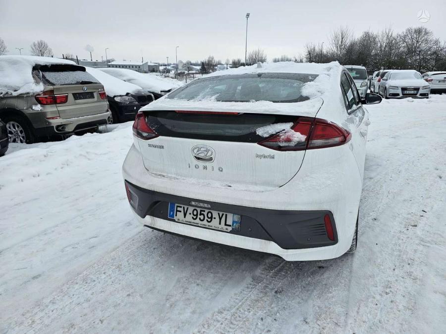 White Hyundai Ioniq 2020 in Taurage, with an engine capacity of 1.60 L and mileage of 297 thousand km for 9400 €, photo 9 on AUTOMOTO.COM.LV