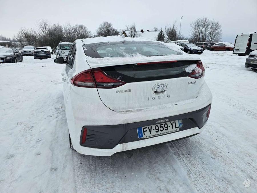 White Hyundai Ioniq 2020 in Taurage, with an engine capacity of 1.60 L and mileage of 297 thousand km for 9400 €, photo 11 on AUTOMOTO.COM.LV