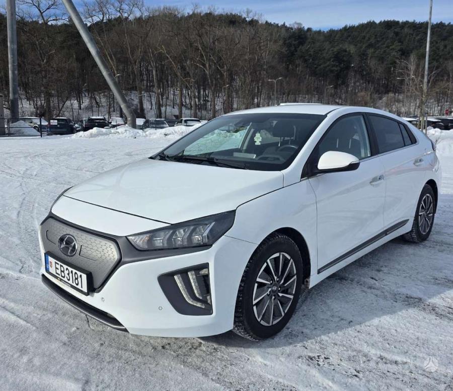 Белый Хендай Ioniq 2021 в Вильнюс, объемом двигателя 0.00 л и пробегом 56 тыс. км за 14800 €, фото 1 на AUTOMOTO.COM.LV