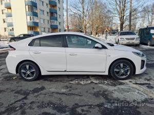 Белый Хендай Ioniq 2021 в Таллин, объемом двигателя 1.60 л и пробегом 77 тыс. км за 13500 €, фото 2 на AUTOMOTO.COM.LV
