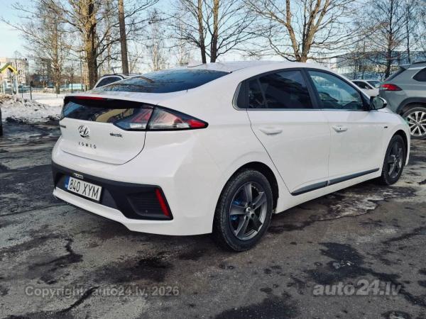 White Hyundai Ioniq 2021 in Tallinn, with an engine capacity of 1.60 L and mileage of 77 thousand km for 13500 €, photo 3 on AUTOMOTO.COM.LV