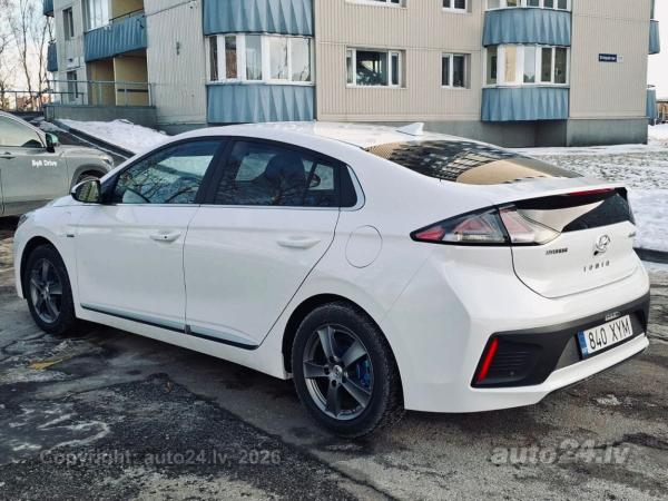 White Hyundai Ioniq 2021 in Tallinn, with an engine capacity of 1.60 L and mileage of 77 thousand km for 13500 €, photo 4 on AUTOMOTO.COM.LV