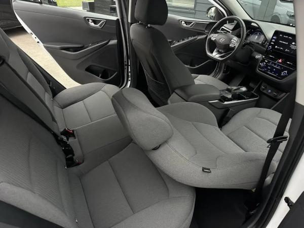 Balts Hyundai Ioniq 2021 Jelgava, ar dzinēja tilpumu 0.10 L un nobraukumu 47 tūkst. km par 16955 €, foto 6 vietnē AUTOMOTO.COM.LV